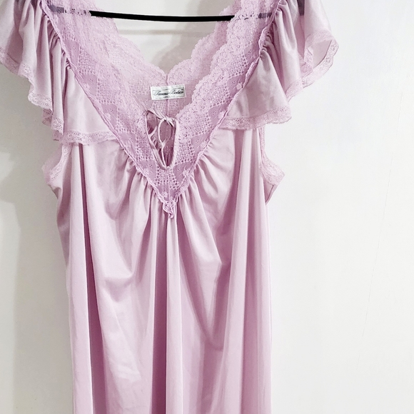 Famous Bodies | Intimates & Sleepwear | Vintage Famous Bodies Lilac ...